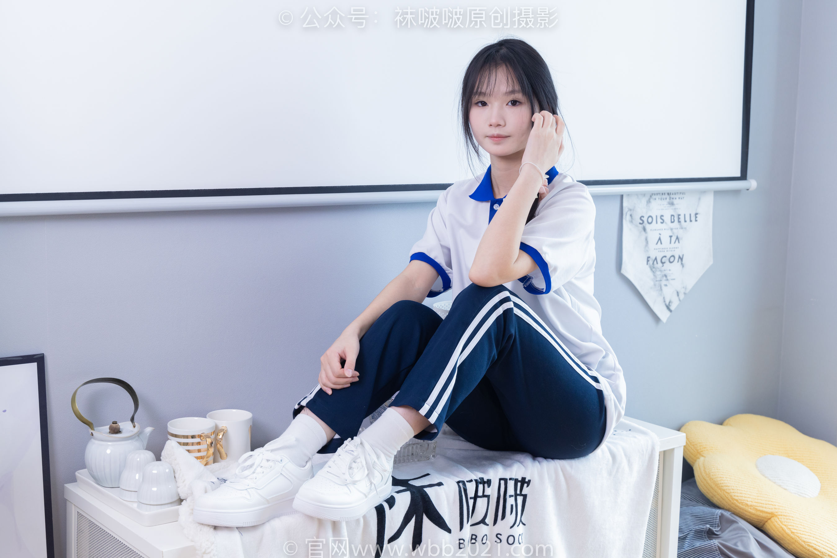 BoBoSocks袜啵啵 No.366 甜甜圈 -三双板鞋、白棉袜、短白丝 – COSER在线